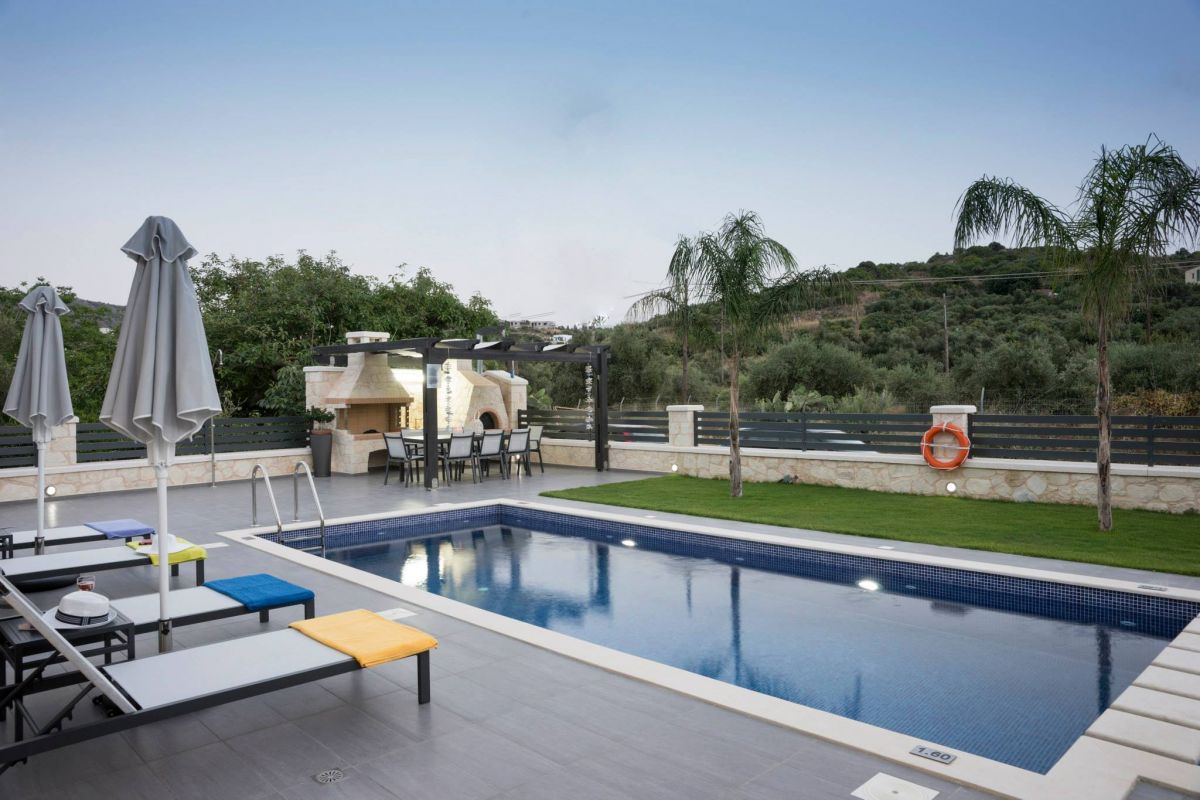 Near the sea villa Azalea at Chania for relaxing vacations