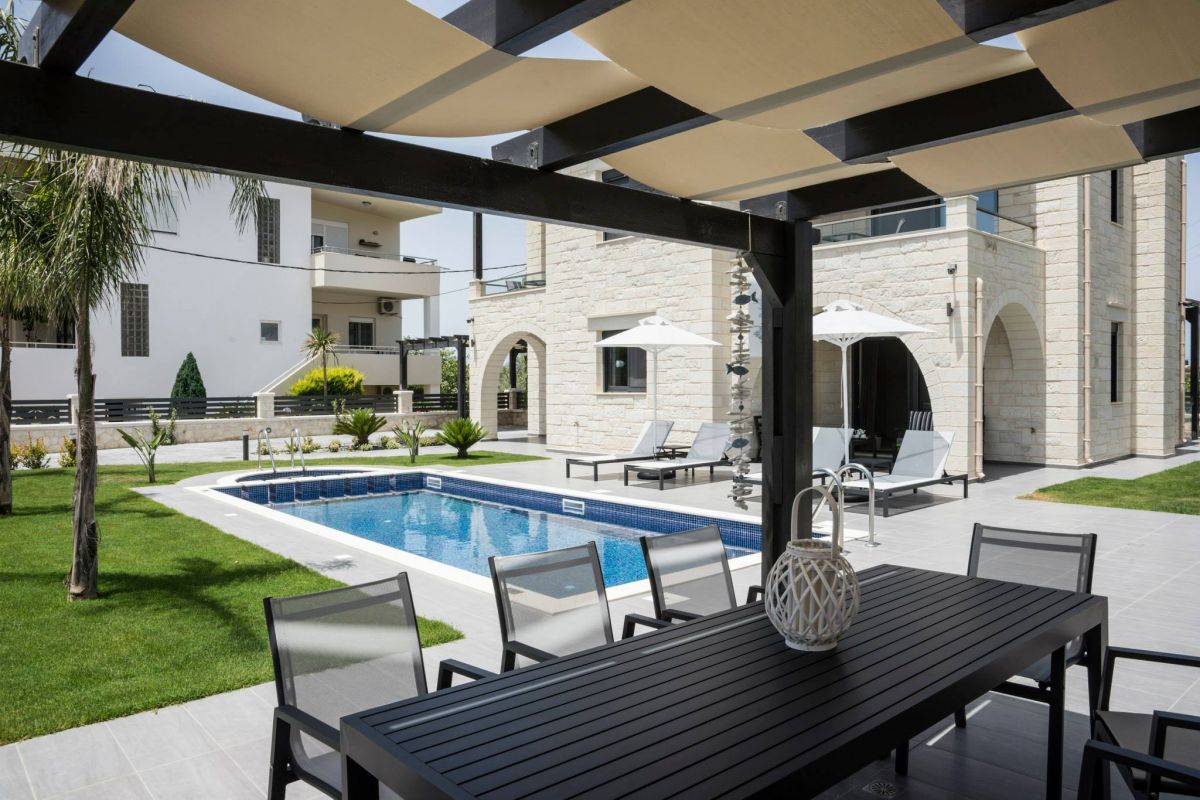 Near the sea villa Azalea at Chania for relaxing vacations