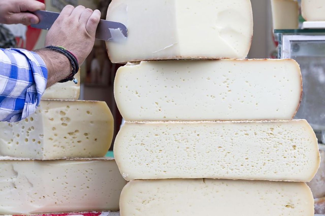 Discover the Cretan Cheese