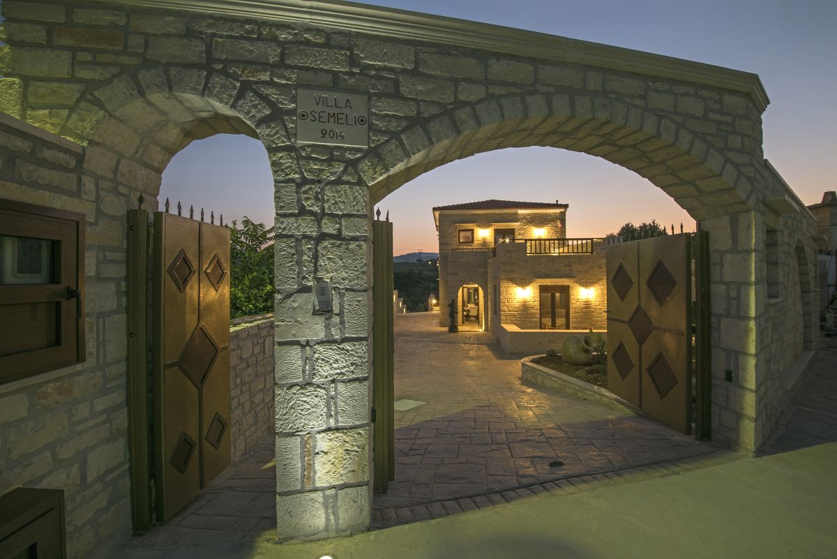 Newly built villa Semeli with wood and stone, near Rethymnon