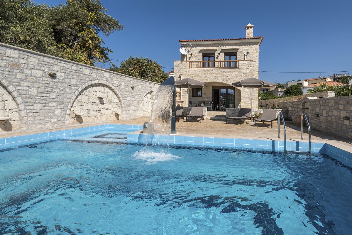 Newly built villa Semeli with wood and stone, near Rethymnon