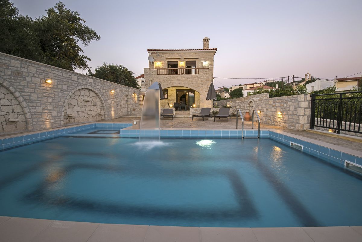 Newly built villa Semeli with wood and stone, near Rethymnon
