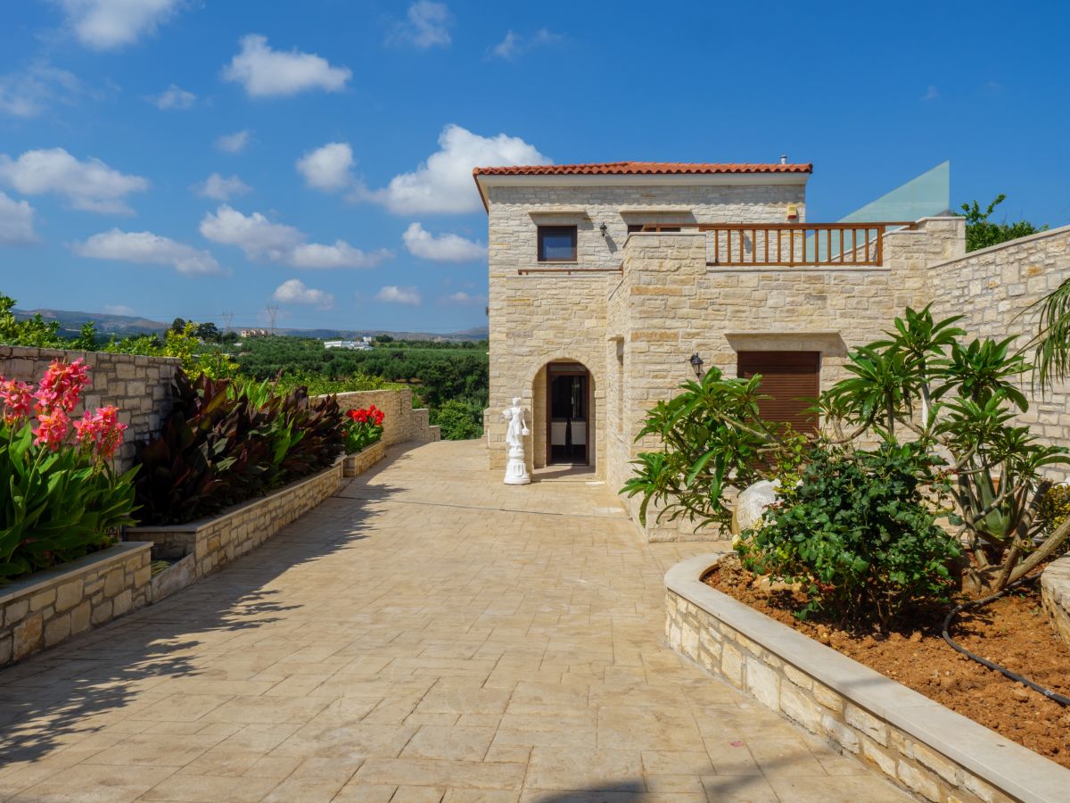 Newly built villa Semeli with wood and stone, near Rethymnon